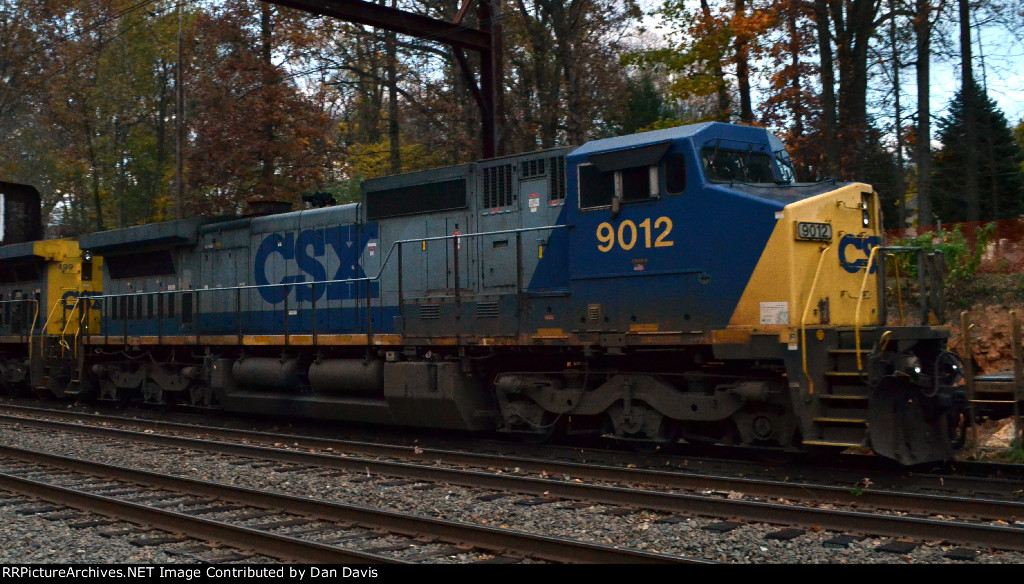 CSX C40-9W 9012 on Q034-02